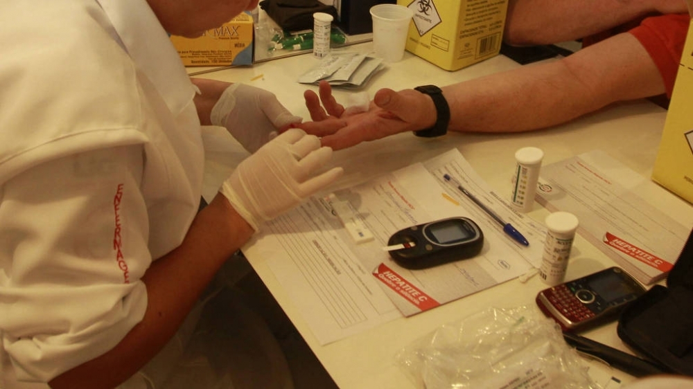 Dona de patente que barra genérico contra hepatite C promete desconto a ...